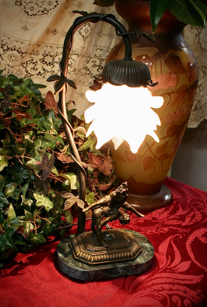 Leapfrog Lamp – Hopeless Romantic